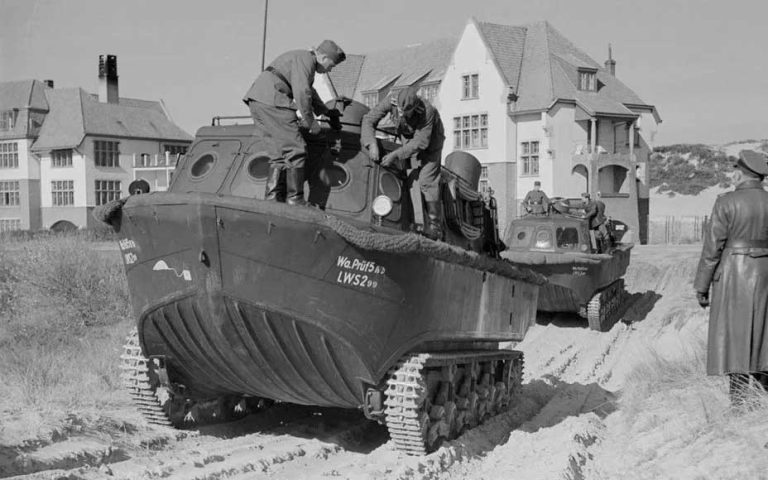 Плавающий транспортер LWS (Land-Wasser-Schlepper) (Германия) | Армии и ...